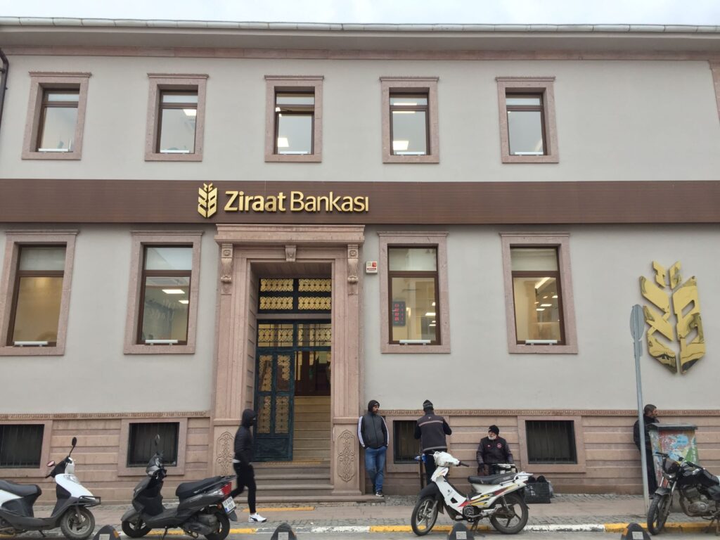 トルコの銀行”Ziraat Bankası”「ｼﾞﾗｰﾄ ﾊﾞﾝｶｽ」のスマートな使い方 | トルコ猫暮らしのブログ